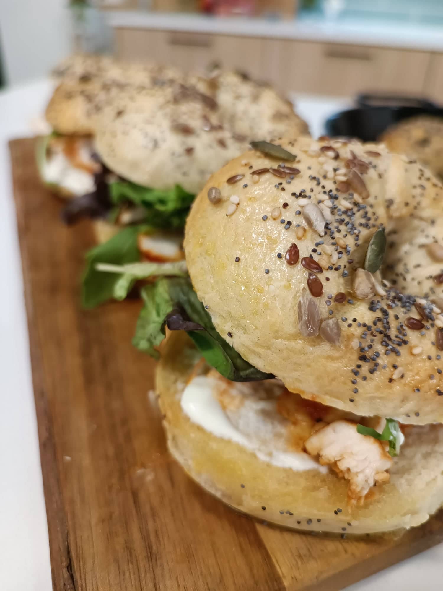Σπιτικά Μπέιγκελ (bagel) με Φιλέτο Κοτόπουλο Φούρνου – Chef Savvas Savva